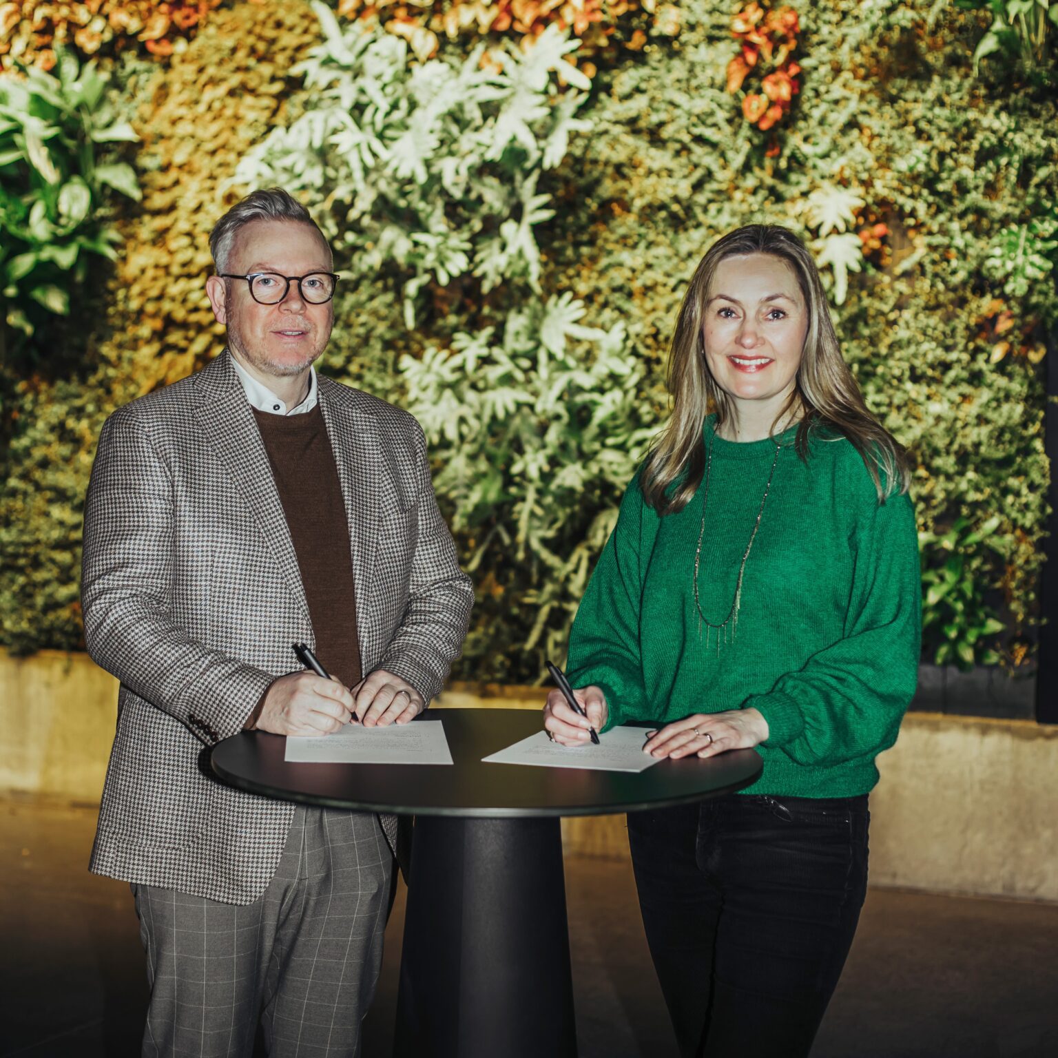 🇮🇸 Terra's CEO signed a contract for Hringiða - ArcticToday